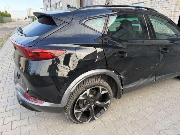 Black Cupra Formentor 2024 in Vilkaviskis, with an engine capacity of 1.98 L and mileage of 15 thousand km for 18000 €, photo 7 on AUTOMOTO.COM.LV