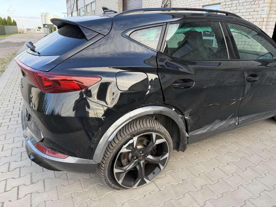 Black Cupra Formentor 2024 in Vilkaviskis, with an engine capacity of 1.98 L and mileage of 15 thousand km for 18000 €, photo 7 on AUTOMOTO.COM.LV