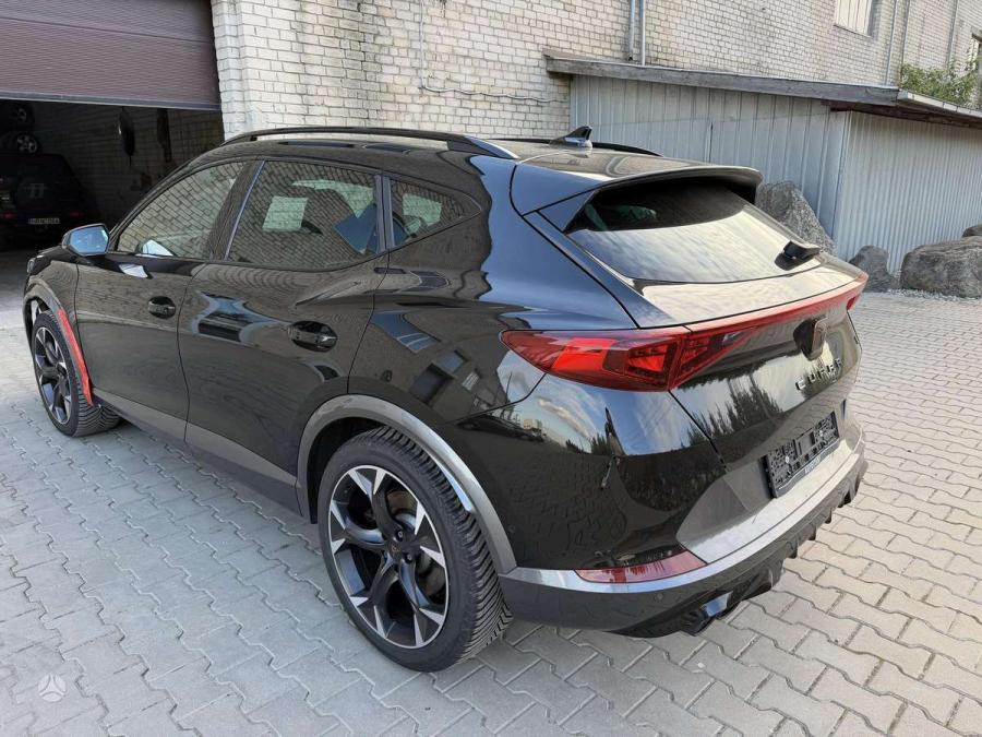 Black Cupra Formentor 2024 in Vilkaviskis, with an engine capacity of 1.98 L and mileage of 15 thousand km for 18000 €, photo 9 on AUTOMOTO.COM.LV