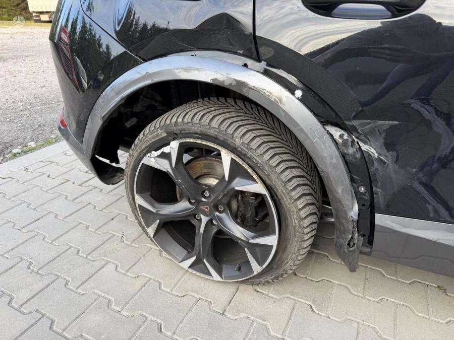 Black Cupra Formentor 2024 in Vilkaviskis, with an engine capacity of 1.98 L and mileage of 15 thousand km for 18000 €, photo 16 on AUTOMOTO.COM.LV