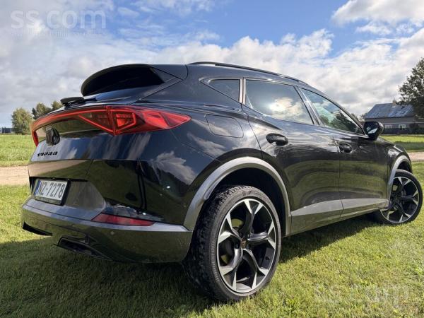 Черный Cupra Formentor 2024 в Рига, объемом двигателя 1.50 л и пробегом 76 тыс. км за 21800 €, фото 1 на AUTOMOTO.COM.LV