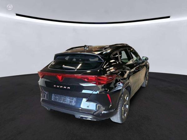 Melns Cupra Formentor 2025 Viļņa, ar dzinēja tilpumu 1.50 L un nobraukumu 15 tūkst. km par 29500 €, foto 4 vietnē AUTOMOTO.COM.LV