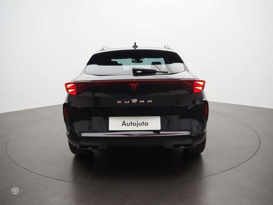 Черный Cupra Formentor 2025 в Вильнюс, объемом двигателя 1.50 л и пробегом 35 тыс. км за 27900 €, фото 6 на AUTOMOTO.COM.LV