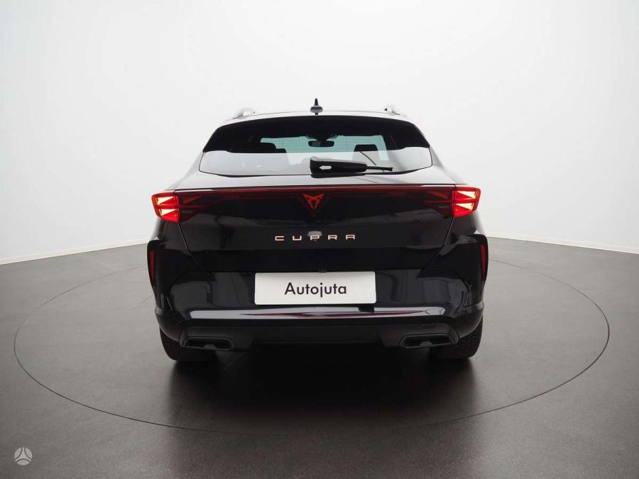 Melns Cupra Formentor 2025 Viļņa, ar dzinēja tilpumu 1.50 L un nobraukumu 40 tūkst. km par 27900 €, foto 6 vietnē AUTOMOTO.COM.LV