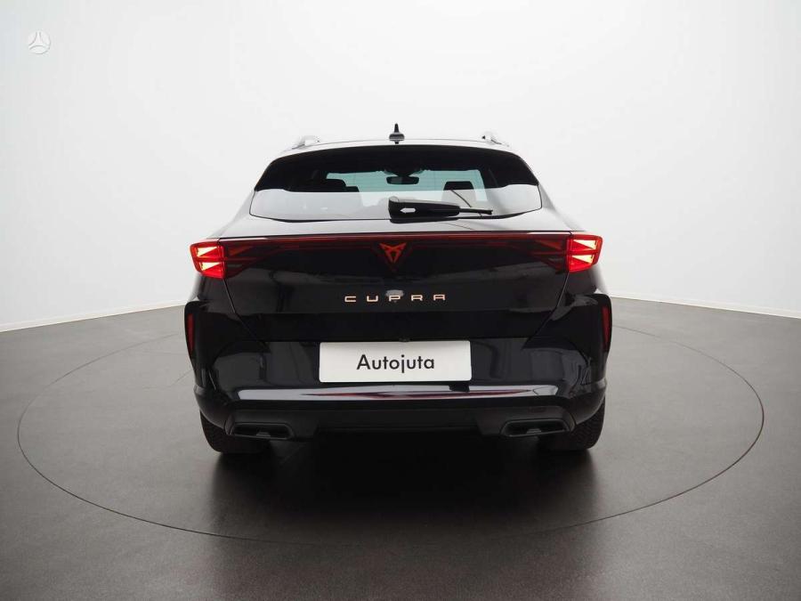 Черный Cupra Formentor 2025 в Вильнюс, объемом двигателя 1.50 л и пробегом 37 тыс. км за 27900 €, фото 6 на AUTOMOTO.COM.LV