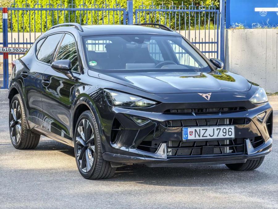 Melns Cupra Formentor 2025 Viļņa, ar dzinēja tilpumu 1.98 L un nobraukumu 4 tūkst. km par 37000 €, foto 1 vietnē AUTOMOTO.COM.LV