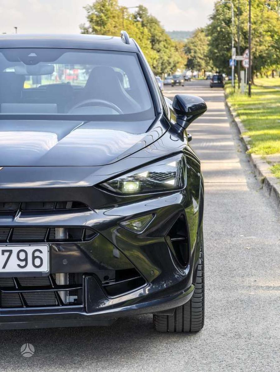 Melns Cupra Formentor 2025 Viļņa, ar dzinēja tilpumu 1.98 L un nobraukumu 4 tūkst. km par 37000 €, foto 4 vietnē AUTOMOTO.COM.LV