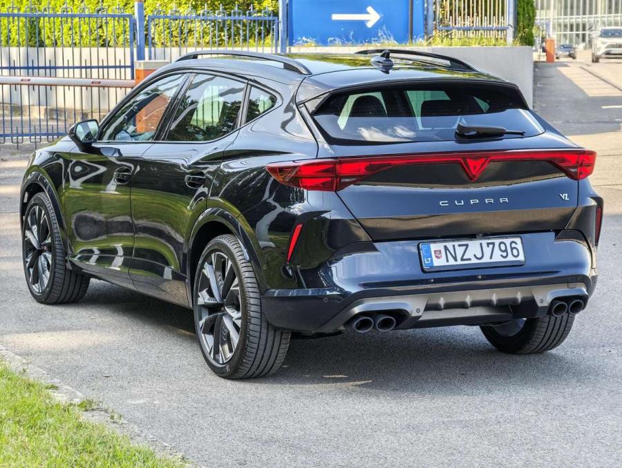 Melns Cupra Formentor 2025 Viļņa, ar dzinēja tilpumu 1.98 L un nobraukumu 4 tūkst. km par 37000 €, foto 6 vietnē AUTOMOTO.COM.LV