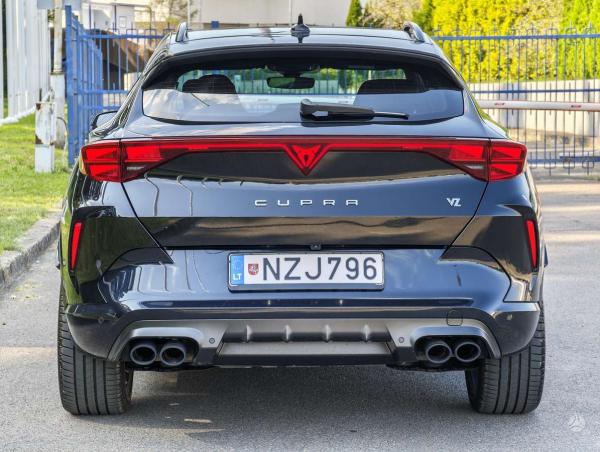 Melns Cupra Formentor 2025 Viļņa, ar dzinēja tilpumu 1.98 L un nobraukumu 4 tūkst. km par 37000 €, foto 8 vietnē AUTOMOTO.COM.LV
