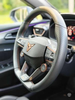 Melns Cupra Formentor 2025 Viļņa, ar dzinēja tilpumu 1.98 L un nobraukumu 4 tūkst. km par 37000 €, foto 16 vietnē AUTOMOTO.COM.LV