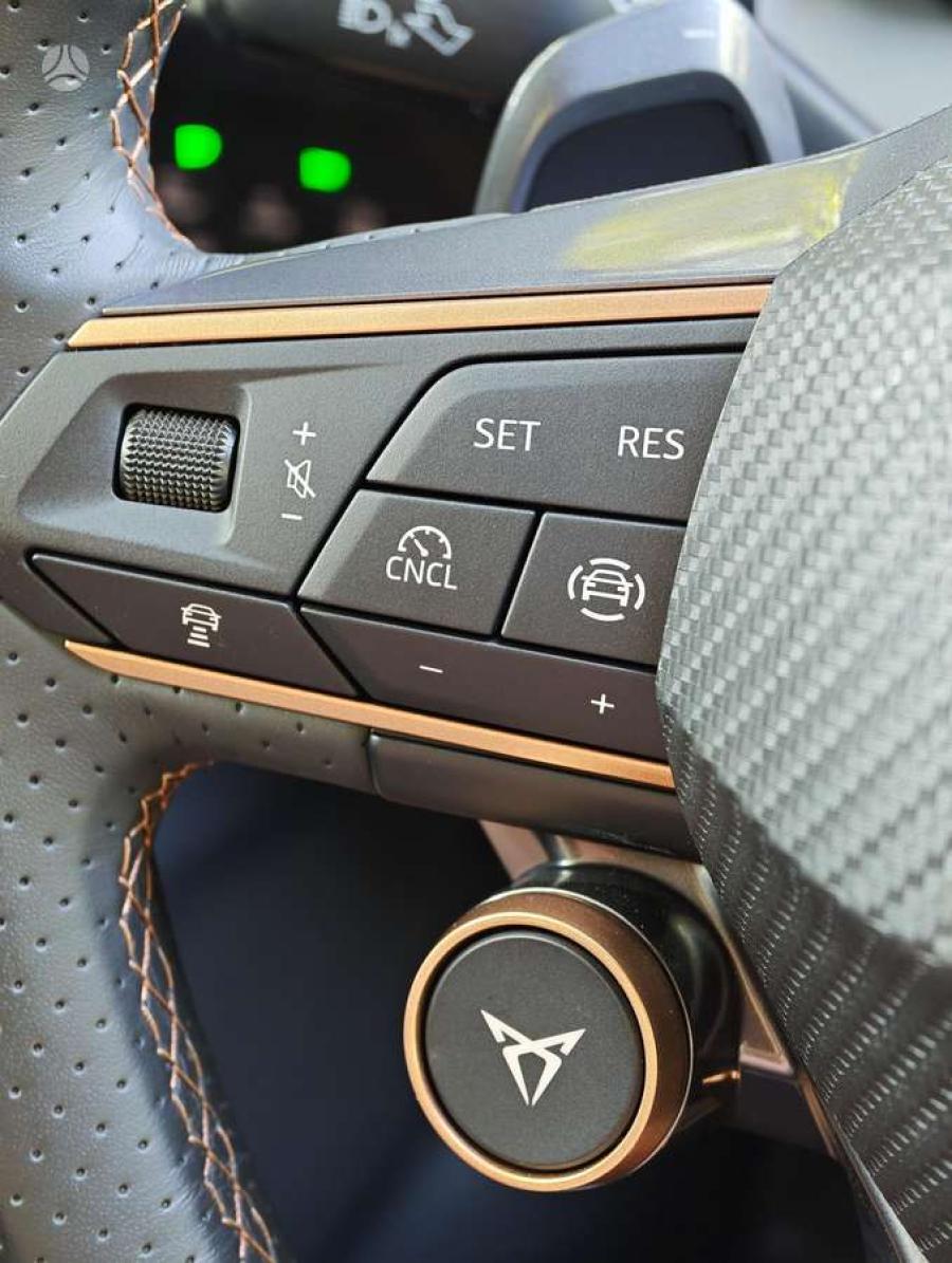 Melns Cupra Formentor 2025 Viļņa, ar dzinēja tilpumu 1.98 L un nobraukumu 4 tūkst. km par 37000 €, foto 17 vietnē AUTOMOTO.COM.LV