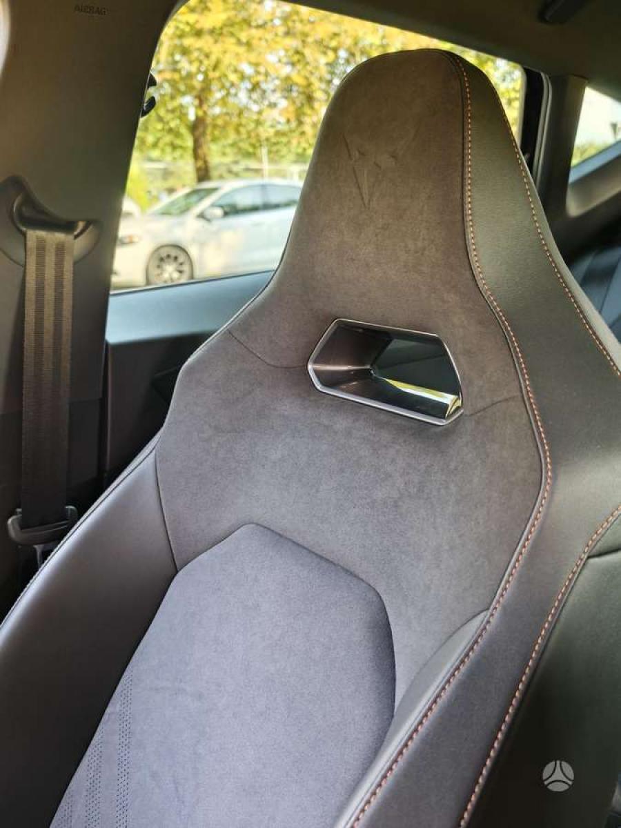 Melns Cupra Formentor 2025 Viļņa, ar dzinēja tilpumu 1.98 L un nobraukumu 4 tūkst. km par 37000 €, foto 27 vietnē AUTOMOTO.COM.LV