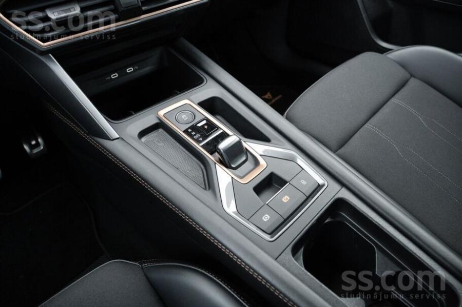 Черный Cupra Formentor 2025 в Рига, объемом двигателя 1.50 л и пробегом 67 тыс. км за 31850 €, фото 29 на AUTOMOTO.COM.LV