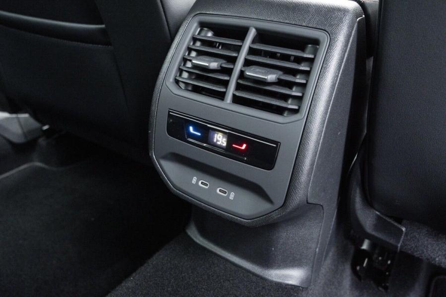 Black Cupra Formentor 2025 in Riga, with an engine capacity of 1.50 L and mileage of 51 thousand km for 29500 €, photo 7 on AUTOMOTO.COM.LV