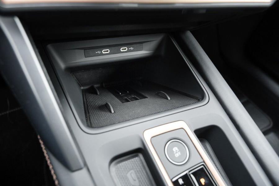 Black Cupra Formentor 2025 in Riga, with an engine capacity of 1.50 L and mileage of 51 thousand km for 29500 €, photo 21 on AUTOMOTO.COM.LV