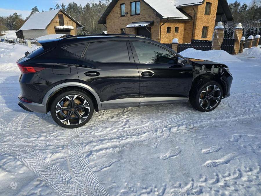 Melns Cupra Formentor 2021 Prienai, ar dzinēja tilpumu 1.40 L un nobraukumu 78 tūkst. km par 16900 €, foto 5 vietnē AUTOMOTO.COM.LV