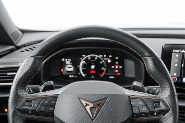 Черный Cupra Formentor 2022 в Рига, объемом двигателя 2.00 л и пробегом 65 тыс. км за 27600 €, фото 11 на AUTOMOTO.COM.LV