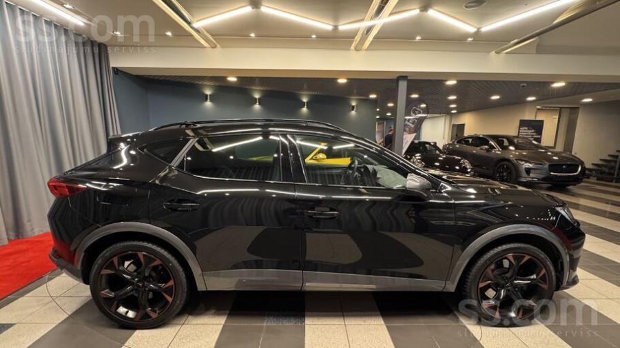 Melns Cupra Formentor 2023 Rīga, ar dzinēja tilpumu 2.00 L un nobraukumu 35 tūkst. km par 32990 €, foto 4 vietnē AUTOMOTO.COM.LV