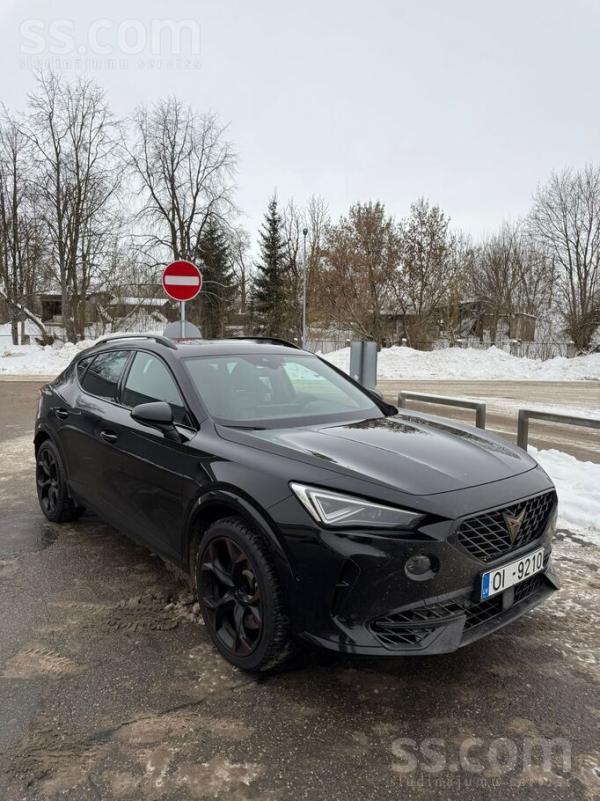 Черный Cupra Formentor 2023 в Рига, объемом двигателя 2.00 л и пробегом 67 тыс. км за 28700 €, фото 1 на AUTOMOTO.COM.LV