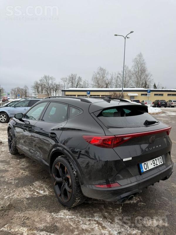 Черный Cupra Formentor 2023 в Рига, объемом двигателя 2.00 л и пробегом 67 тыс. км за 28700 €, фото 2 на AUTOMOTO.COM.LV