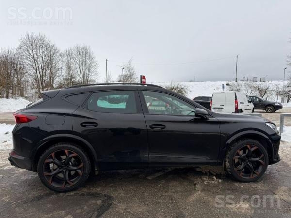 Черный Cupra Formentor 2023 в Рига, объемом двигателя 2.00 л и пробегом 67 тыс. км за 28700 €, фото 3 на AUTOMOTO.COM.LV