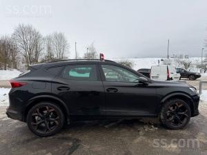 Melns Cupra Formentor 2023 Rīga, ar dzinēja tilpumu 2.00 L un nobraukumu 67 tūkst. km par 28700 €, foto 4 vietnē AUTOMOTO.COM.LV