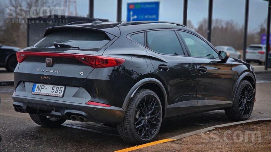 Черный Cupra Formentor 2023 в Огре, объемом двигателя 2.00 л и пробегом 62 тыс. км за 27999 €, фото 3 на AUTOMOTO.COM.LV