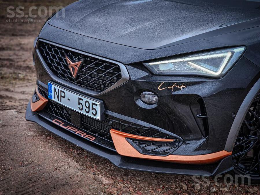 Черный Cupra Formentor 2023 в Огре, объемом двигателя 2.00 л и пробегом 62 тыс. км за 27999 €, фото 6 на AUTOMOTO.COM.LV