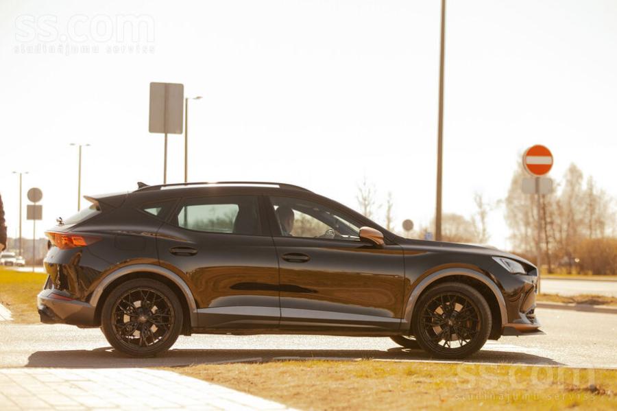 Черный Cupra Formentor 2023 в Огре, объемом двигателя 2.00 л и пробегом 62 тыс. км за 27999 €, фото 9 на AUTOMOTO.COM.LV