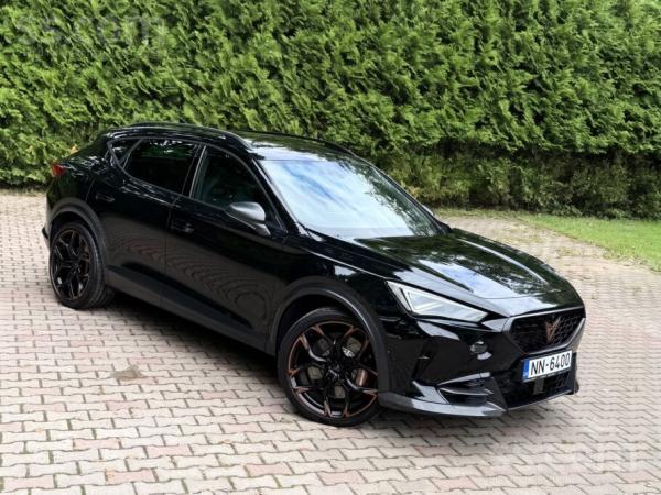 Черный Cupra Formentor 2023 в Цесис, объемом двигателя 2.50 л и пробегом 26 тыс. км за 42000 €, фото 1 на AUTOMOTO.COM.LV