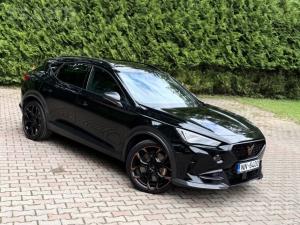 Черный Cupra Formentor 2023 в Цесис, объемом двигателя 2.50 л и пробегом 26 тыс. км за 42000 €, фото  на AUTOMOTO.COM.LV