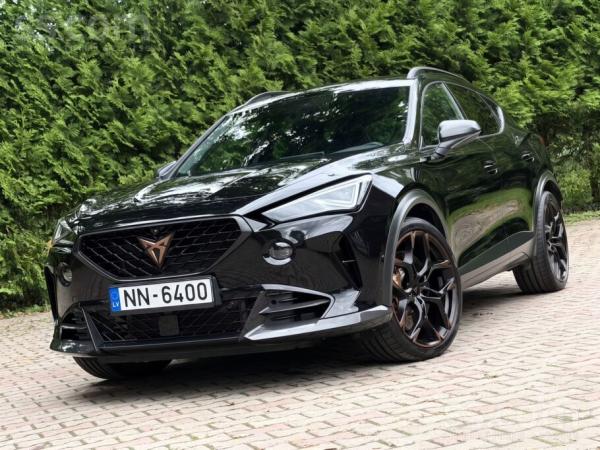 Черный Cupra Formentor 2023 в Цесис, объемом двигателя 2.50 л и пробегом 26 тыс. км за 42000 €, фото 2 на AUTOMOTO.COM.LV