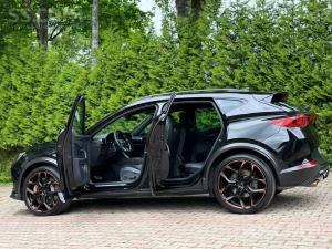 Черный Cupra Formentor 2023 в Цесис, объемом двигателя 2.50 л и пробегом 26 тыс. км за 42000 €, фото 7 на AUTOMOTO.COM.LV