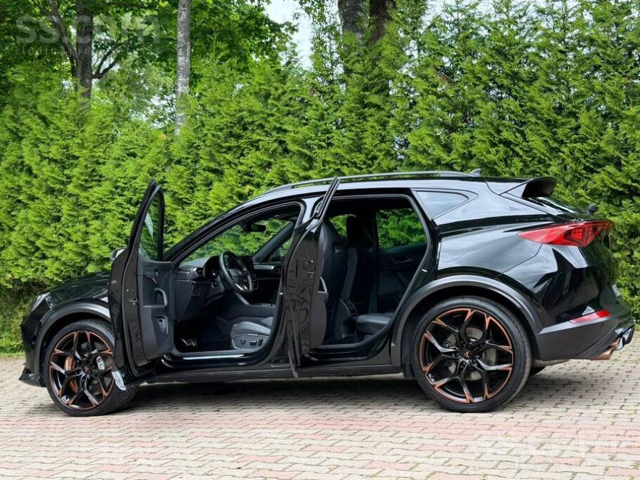 Черный Cupra Formentor 2023 в Цесис, объемом двигателя 2.50 л и пробегом 26 тыс. км за 42000 €, фото 7 на AUTOMOTO.COM.LV