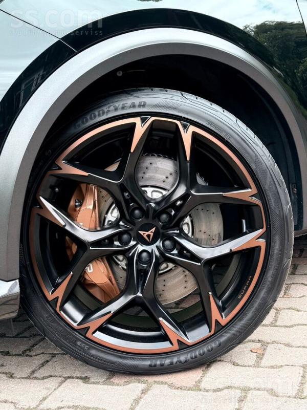Черный Cupra Formentor 2023 в Цесис, объемом двигателя 2.50 л и пробегом 26 тыс. км за 42000 €, фото 8 на AUTOMOTO.COM.LV