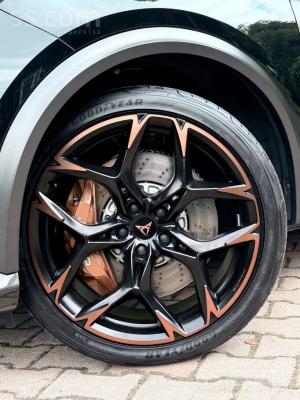 Черный Cupra Formentor 2023 в Цесис, объемом двигателя 2.50 л и пробегом 26 тыс. км за 42000 €, фото 9 на AUTOMOTO.COM.LV