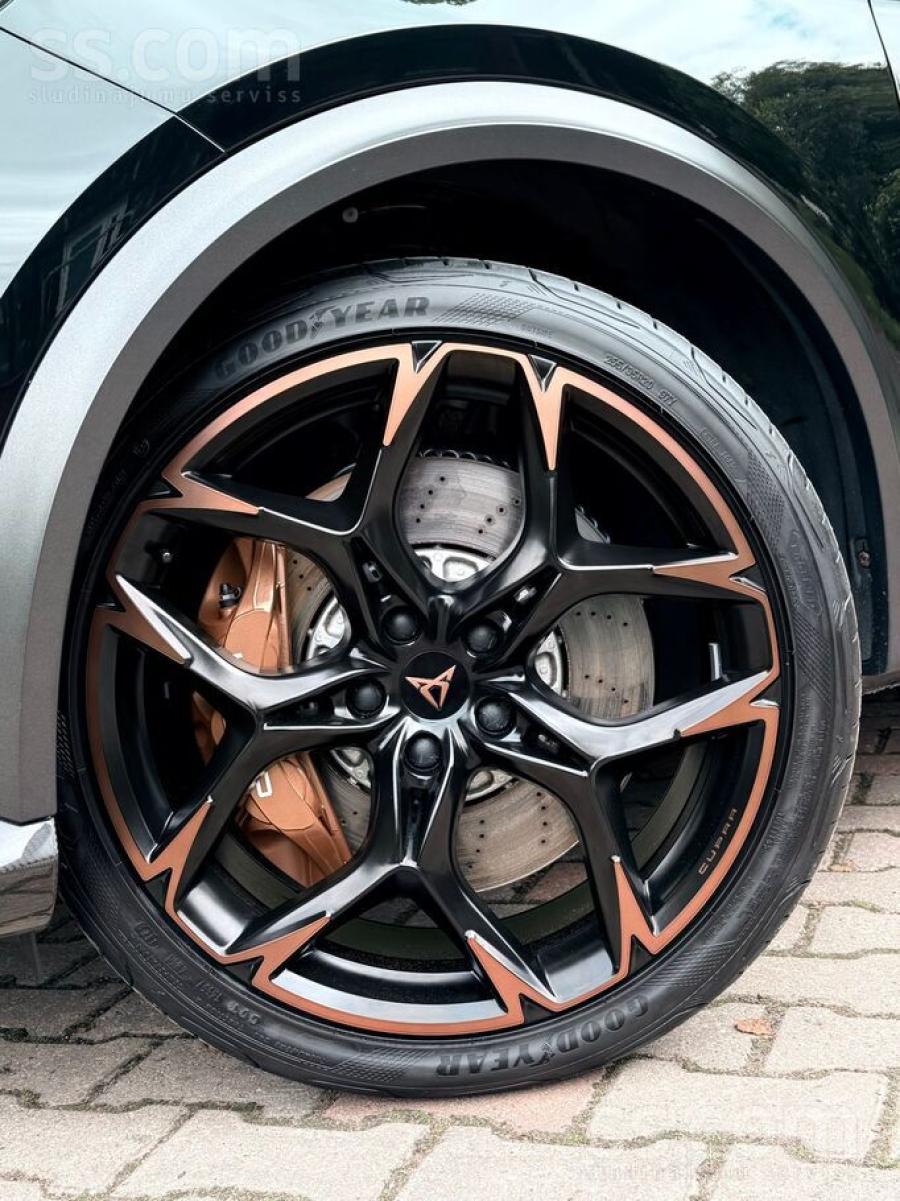 Черный Cupra Formentor 2023 в Цесис, объемом двигателя 2.50 л и пробегом 26 тыс. км за 42000 €, фото 9 на AUTOMOTO.COM.LV