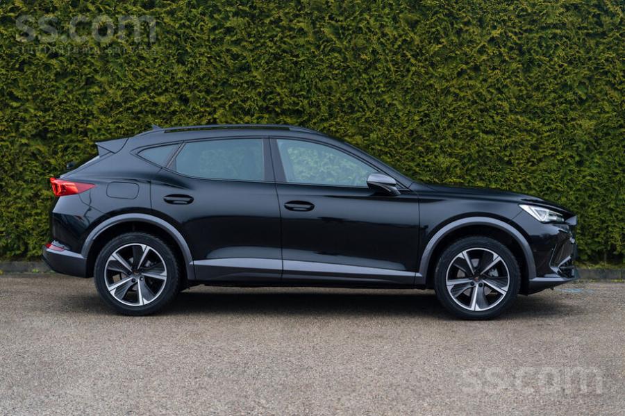 Черный Cupra Formentor 2024 в Рига, объемом двигателя 2.00 л и пробегом 36 тыс. км за 27500 €, фото 5 на AUTOMOTO.COM.LV