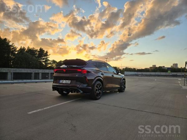 Melns Cupra Formentor 2025 Rīga, ar dzinēja tilpumu 2.00 L un nobraukumu 4 tūkst. km par 52000 €, foto 4 vietnē AUTOMOTO.COM.LV