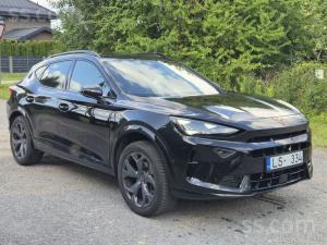 Black Cupra Formentor 2025 in Riga, with an engine capacity of 2.00 L and mileage of 30 thousand km for 31400 €, photo 3 on AUTOMOTO.COM.LV