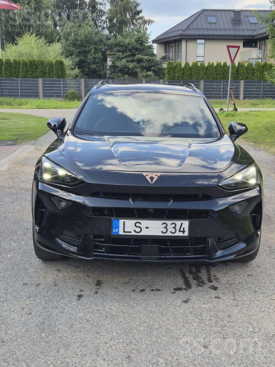 Black Cupra Formentor 2025 in Riga, with an engine capacity of 2.00 L and mileage of 30 thousand km for 31400 €, photo 4 on AUTOMOTO.COM.LV