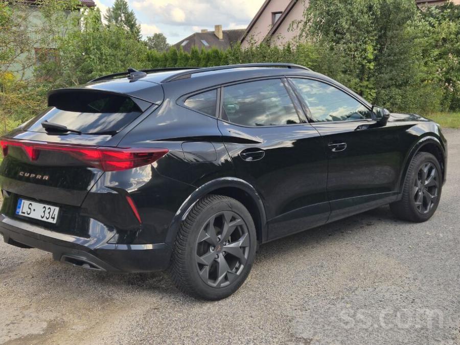 Black Cupra Formentor 2025 in Riga, with an engine capacity of 2.00 L and mileage of 30 thousand km for 31400 €, photo 5 on AUTOMOTO.COM.LV