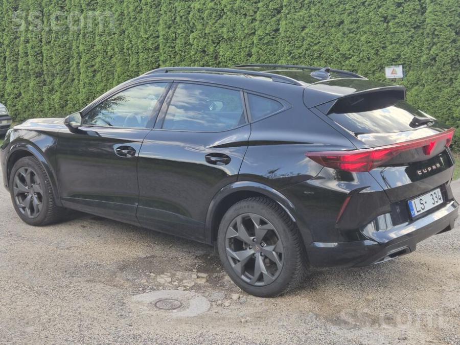 Black Cupra Formentor 2025 in Riga, with an engine capacity of 2.00 L and mileage of 30 thousand km for 31400 €, photo 7 on AUTOMOTO.COM.LV