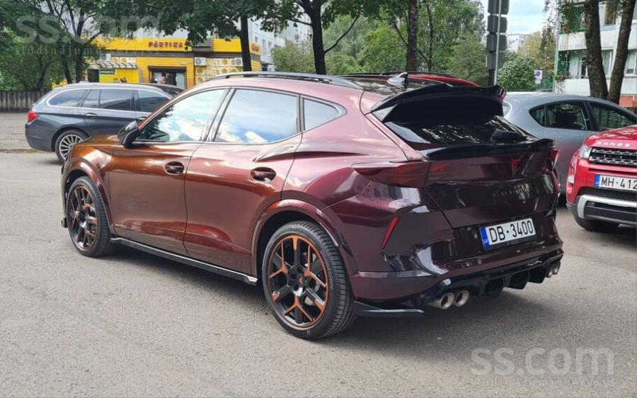 Black Cupra Formentor 2025 in Riga, with an engine capacity of 2.00 L and mileage of 6 thousand km for 41900 €, photo 7 on AUTOMOTO.COM.LV