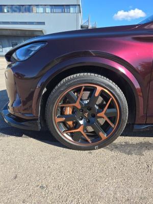 Black Cupra Formentor 2025 in Riga, with an engine capacity of 2.00 L and mileage of 6 thousand km for 41900 €, photo 8 on AUTOMOTO.COM.LV