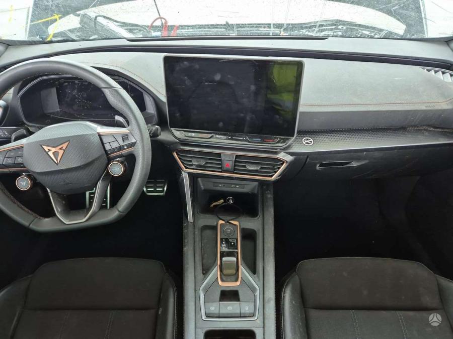 Melns Cupra Formentor 2025 Viļņa, ar dzinēja tilpumu 1.97 L un nobraukumu 18 tūkst. km par 17800 €, foto 10 vietnē AUTOMOTO.COM.LV