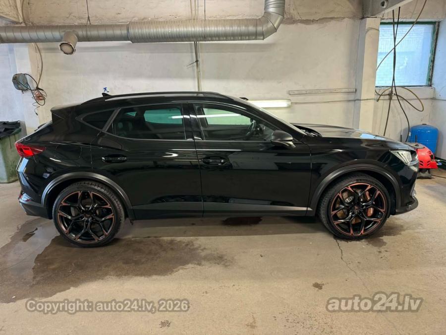 Черный Cupra Formentor 2023 в Таллин, объемом двигателя 2.50 л и пробегом 30 тыс. км за 44000 €, фото 11 на AUTOMOTO.COM.LV