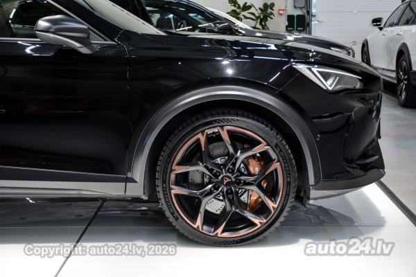 Черный Cupra Formentor 2023 в Таллин, объемом двигателя 2.50 л и пробегом 33 тыс. км за 42900 €, фото 4 на AUTOMOTO.COM.LV