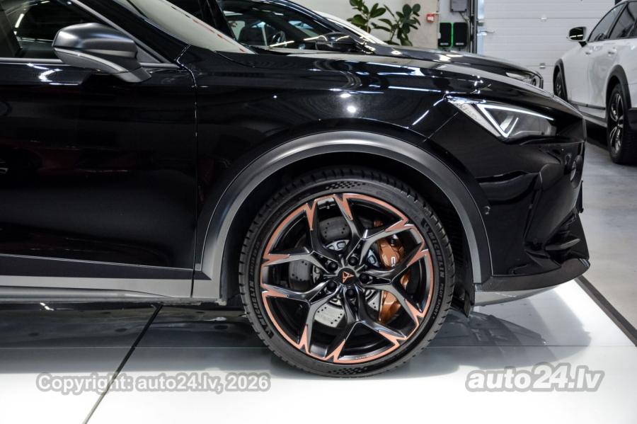Черный Cupra Formentor 2023 в Таллин, объемом двигателя 2.50 л и пробегом 33 тыс. км за 42900 €, фото 5 на AUTOMOTO.COM.LV