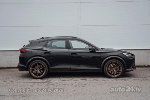 Черный Cupra Formentor 2024 в Таллин, объемом двигателя 2.50 л и пробегом 30 тыс. км за 42499 €, фото 1 на AUTOMOTO.COM.LV